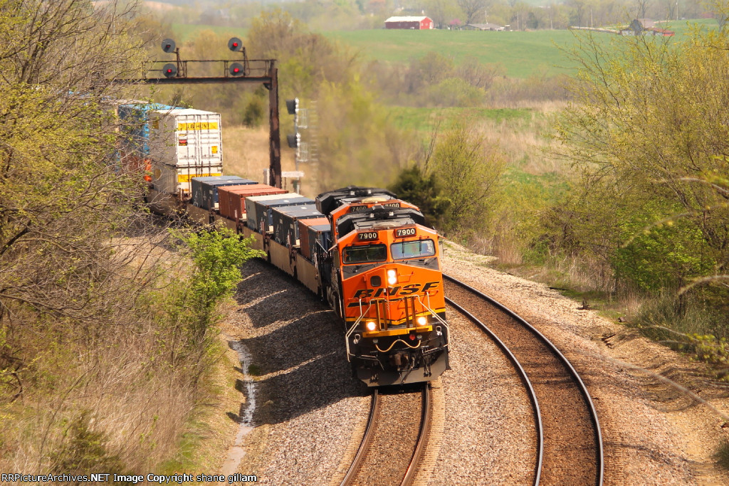 BNSF 7900 heads wb with a stack train in tow,